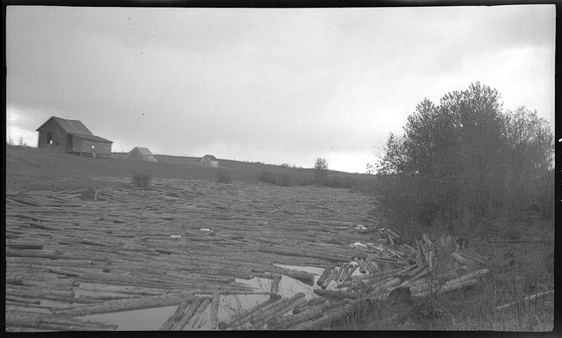 Billots en flotte sur la rivière Macamic à Saint-Mathias, Abitibi ...