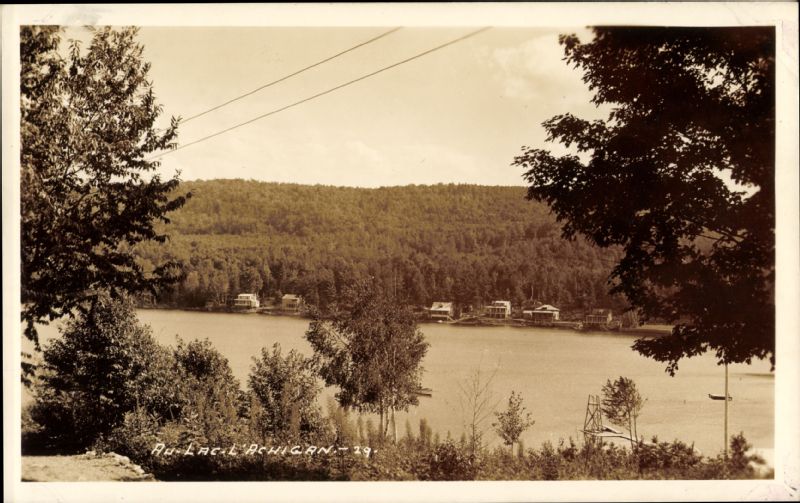Au Lac L'Achigan, 29 | BAnQ numérique